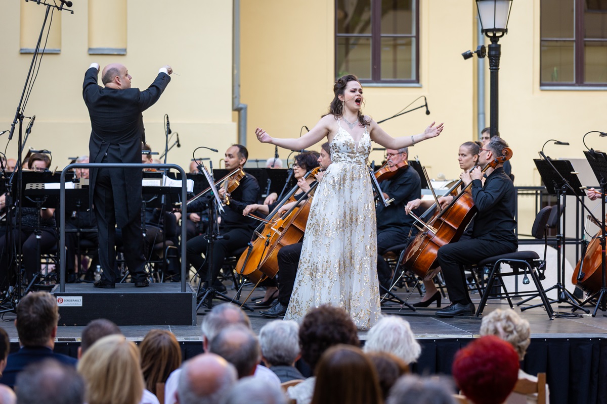 The melodies of Verdi’s operas filled the courtyard of the Old Town ...