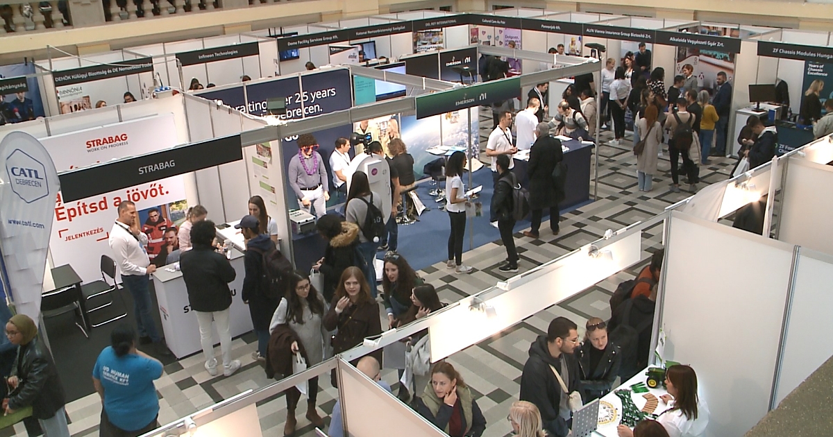 40 exhibitors awaited job seekers at the University of Debrecen's ...
