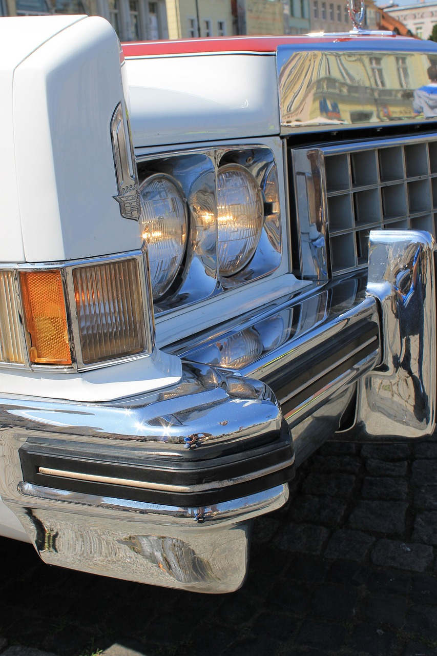 Santas arrive in Debrecen’s main square in fairy‑tale cars - DEBRECEN4U